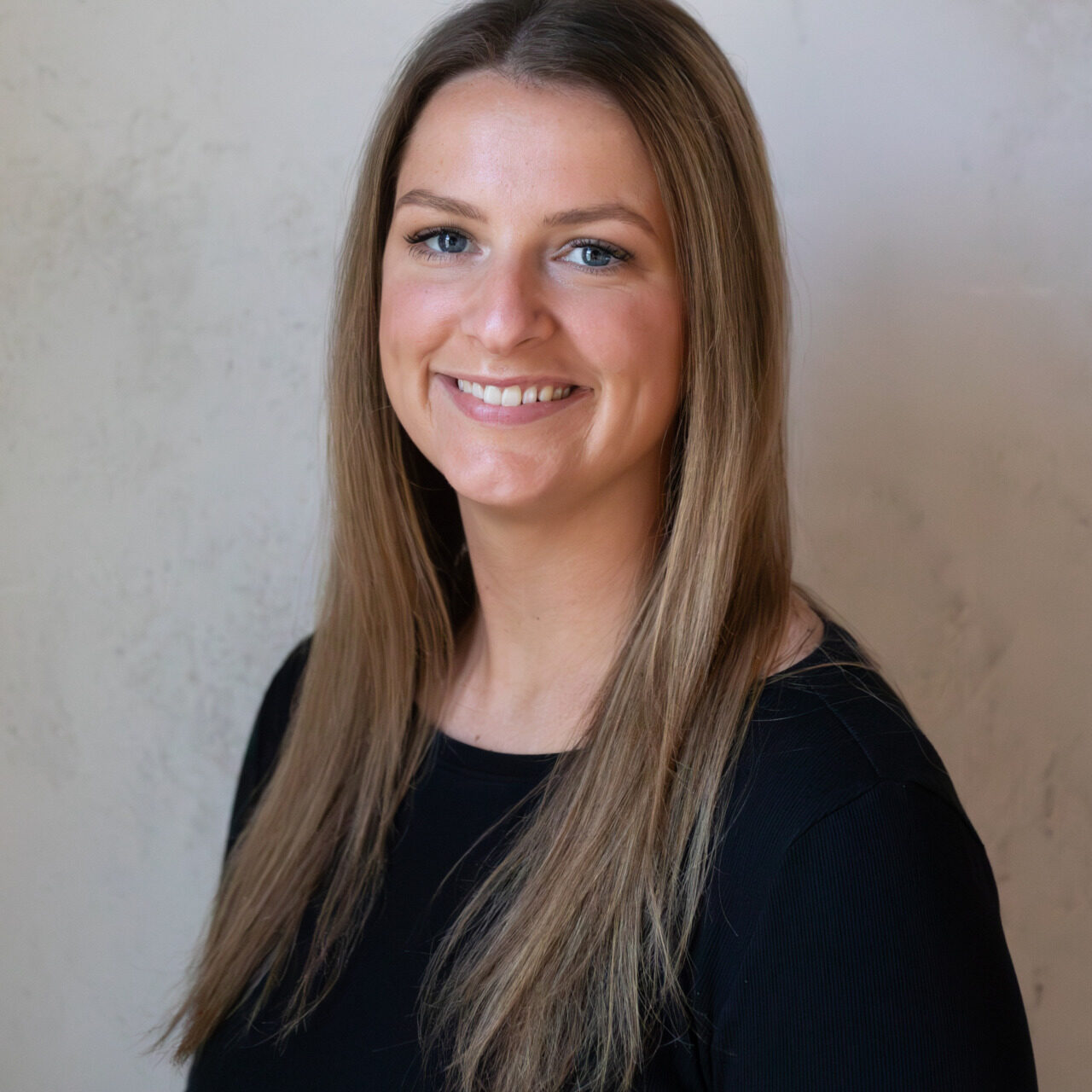 Alee Itzen - Hurley & Associates Agri-Marketing Centers